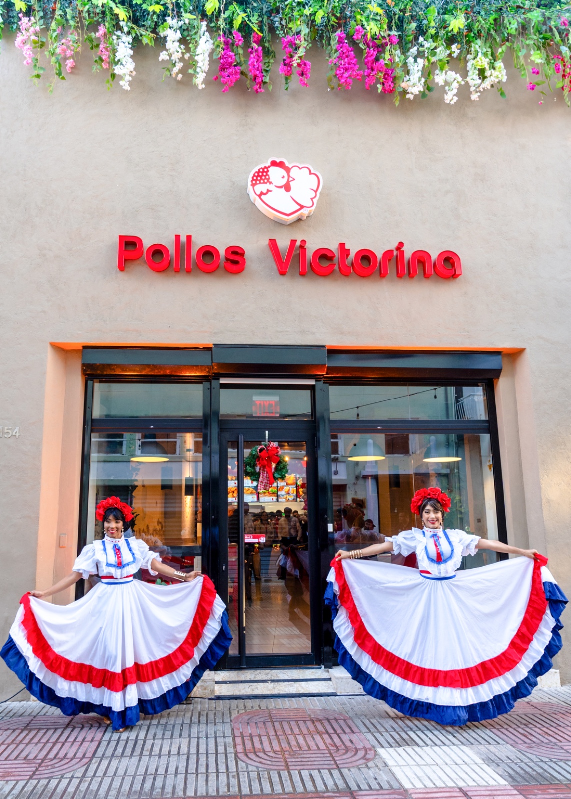 Pollos Victorina celebra la dominicanidad con su apertura en la icónica ...
